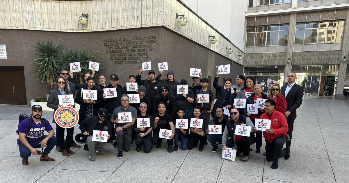 City Council committee advances $25 minimum wage for San Diego tourism industry | KPBS Public Media