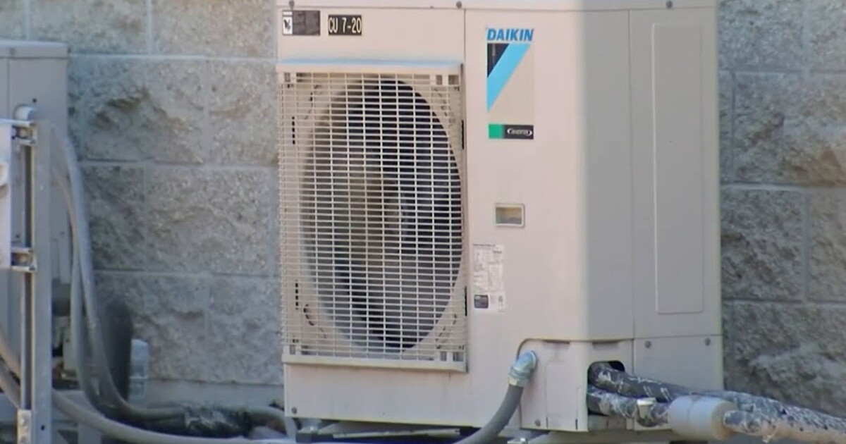 San Diego Unified students sweat it out in class as air conditioners ...