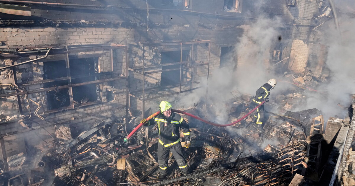 Russian strike on Kyiv region kills 4 and wounds 15, with peace talks ...