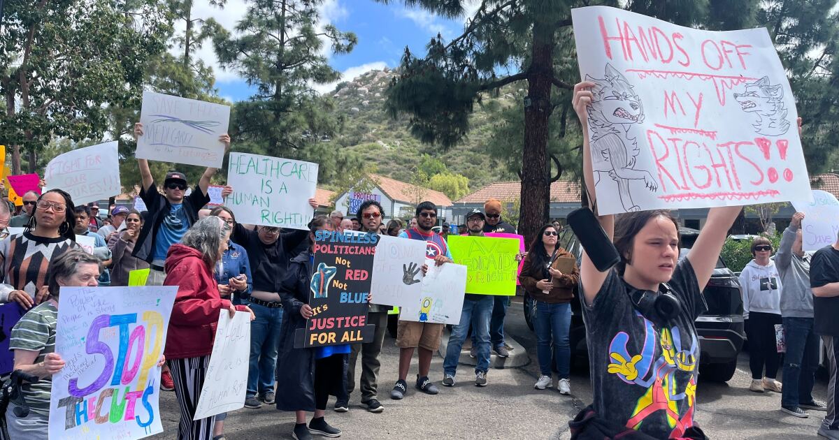 Disabled San Diegans and allies protest potential Medicaid cuts | KPBS ...