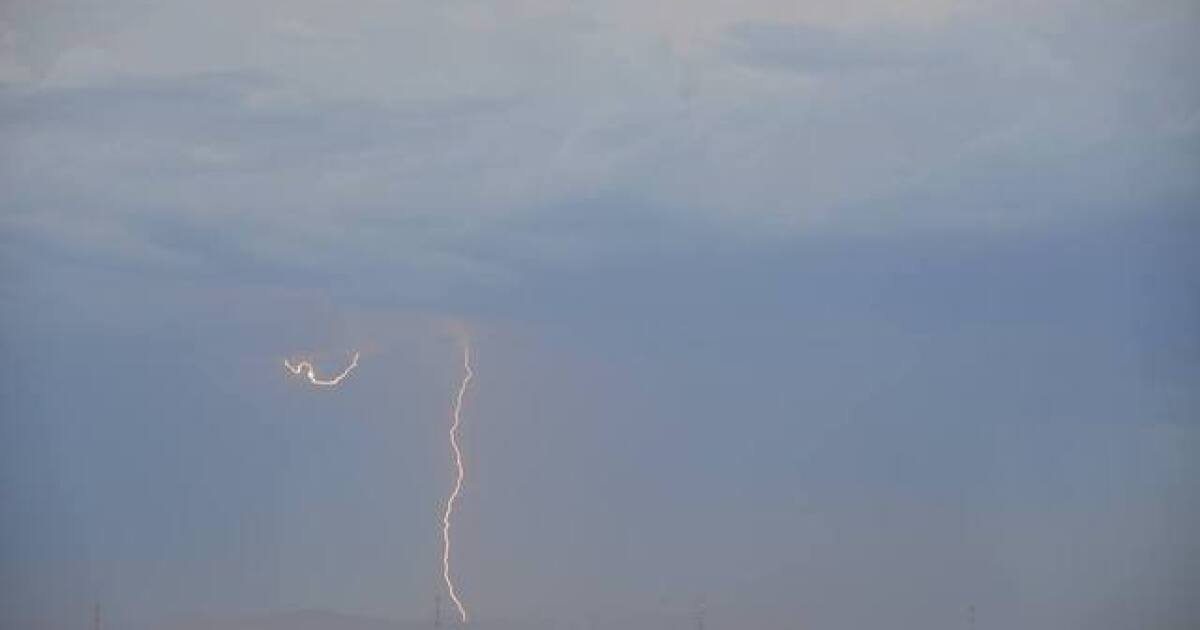 isolated thunderstorms artinya